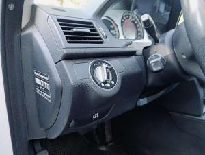 White Mercedes-Benz C 200 2008 in Siauliai, with an engine capacity of 2.15 L and mileage of 299 thousand km for 5500 €, photo 9 on AUTOMOTO.COM.LV