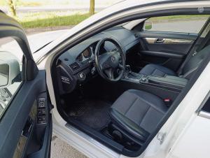 White Mercedes-Benz C 200 2008 in Siauliai, with an engine capacity of 2.15 L and mileage of 299 thousand km for 5500 €, photo 14 on AUTOMOTO.COM.LV