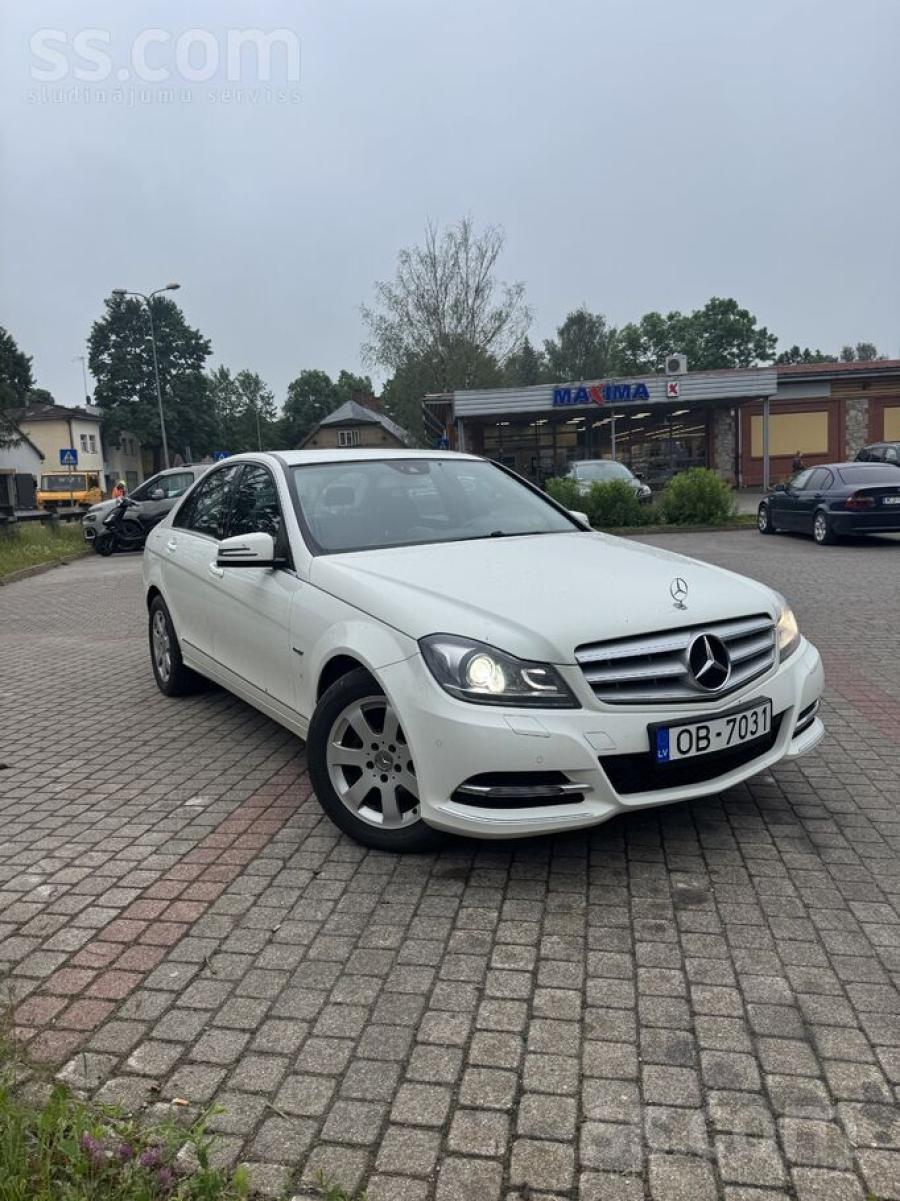White Mercedes-Benz C 200 2012 in Cesis, with an engine capacity of 2.20 L and mileage of 330 thousand km for 7200 €, photo 1 on AUTOMOTO.COM.LV