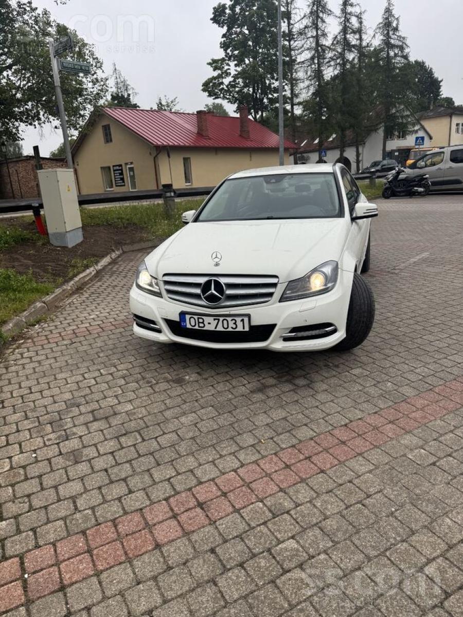 White Mercedes-Benz C 200 2012 in Cesis, with an engine capacity of 2.20 L and mileage of 330 thousand km for 7200 €, photo 2 on AUTOMOTO.COM.LV