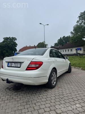 White Mercedes-Benz C 200 2012 in Cesis, with an engine capacity of 2.20 L and mileage of 330 thousand km for 7200 €, photo 3 on AUTOMOTO.COM.LV