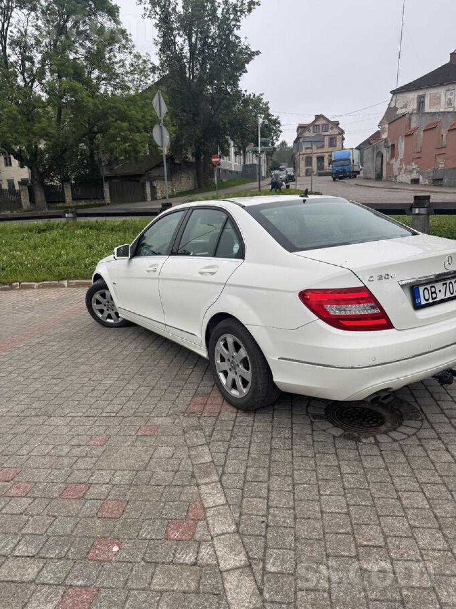 White Mercedes-Benz C 200 2012 in Cesis, with an engine capacity of 2.20 L and mileage of 330 thousand km for 7200 €, photo 5 on AUTOMOTO.COM.LV