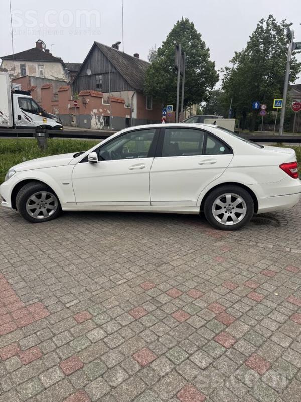 White Mercedes-Benz C 200 2012 in Cesis, with an engine capacity of 2.20 L and mileage of 330 thousand km for 7200 €, photo 6 on AUTOMOTO.COM.LV