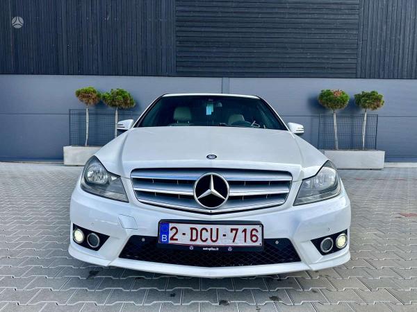 Balts Mercedes-Benz C 200 2013 Šauļi, ar dzinēja tilpumu 2.14 L un nobraukumu 245 tūkst. km par 7100 €, foto 3 vietnē AUTOMOTO.COM.LV