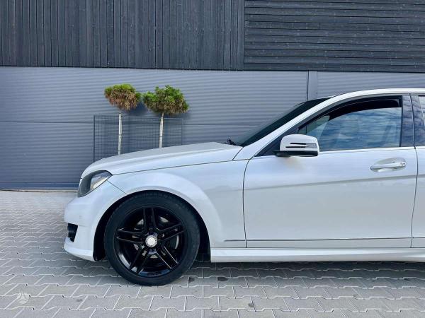 Balts Mercedes-Benz C 200 2013 Šauļi, ar dzinēja tilpumu 2.14 L un nobraukumu 245 tūkst. km par 7100 €, foto 4 vietnē AUTOMOTO.COM.LV