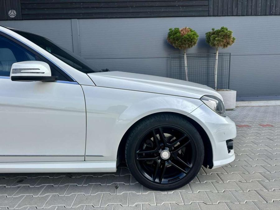 Balts Mercedes-Benz C 200 2013 Šauļi, ar dzinēja tilpumu 2.14 L un nobraukumu 245 tūkst. km par 7100 €, foto 6 vietnē AUTOMOTO.COM.LV