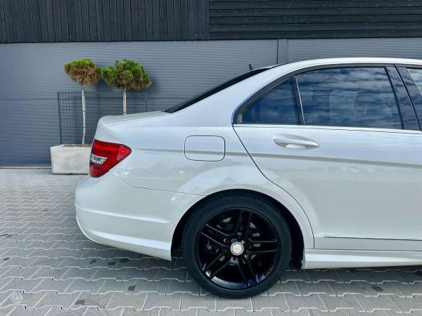 Balts Mercedes-Benz C 200 2013 Šauļi, ar dzinēja tilpumu 2.14 L un nobraukumu 245 tūkst. km par 7100 €, foto 9 vietnē AUTOMOTO.COM.LV