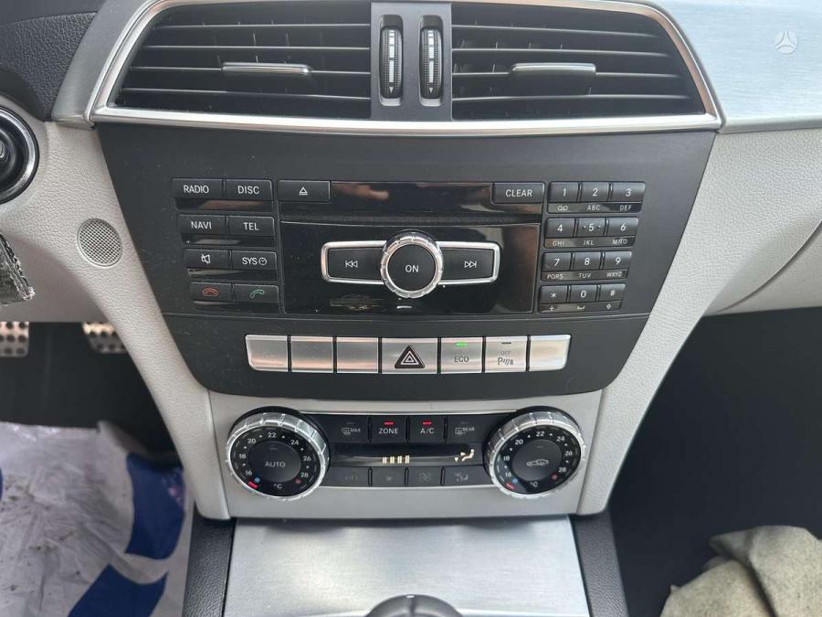 Balts Mercedes-Benz C 200 2013 Šauļi, ar dzinēja tilpumu 2.14 L un nobraukumu 245 tūkst. km par 7100 €, foto 22 vietnē AUTOMOTO.COM.LV
