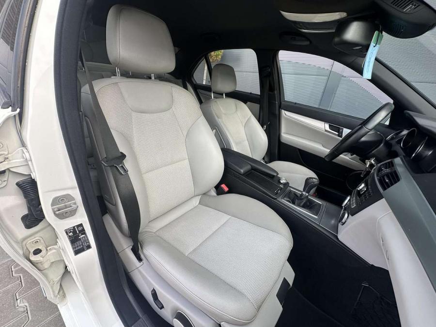 Balts Mercedes-Benz C 200 2013 Šauļi, ar dzinēja tilpumu 2.14 L un nobraukumu 245 tūkst. km par 7100 €, foto 28 vietnē AUTOMOTO.COM.LV