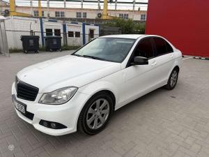 Balts Mercedes-Benz C 200 2013 Viļņa, ar dzinēja tilpumu 2.20 L un nobraukumu 405 tūkst. km par 4400 €, foto  vietnē AUTOMOTO.COM.LV
