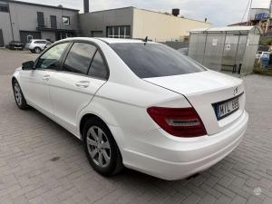 Balts Mercedes-Benz C 200 2013 Viļņa, ar dzinēja tilpumu 2.20 L un nobraukumu 405 tūkst. km par 4400 €, foto 7 vietnē AUTOMOTO.COM.LV