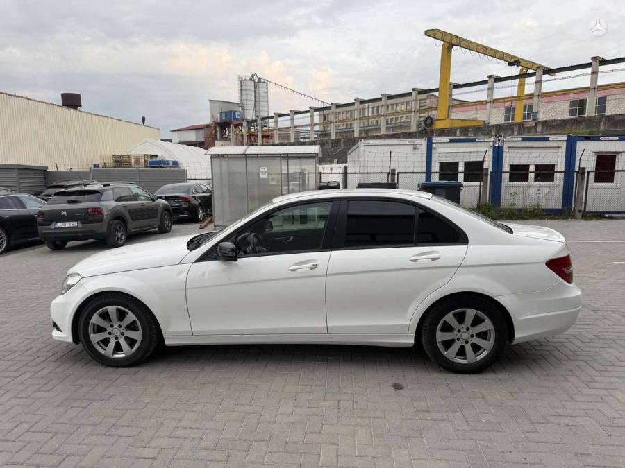 Balts Mercedes-Benz C 200 2013 Viļņa, ar dzinēja tilpumu 2.20 L un nobraukumu 405 tūkst. km par 4400 €, foto 8 vietnē AUTOMOTO.COM.LV