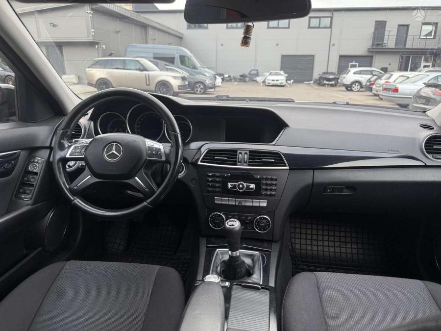 Balts Mercedes-Benz C 200 2013 Viļņa, ar dzinēja tilpumu 2.20 L un nobraukumu 405 tūkst. km par 4400 €, foto 12 vietnē AUTOMOTO.COM.LV