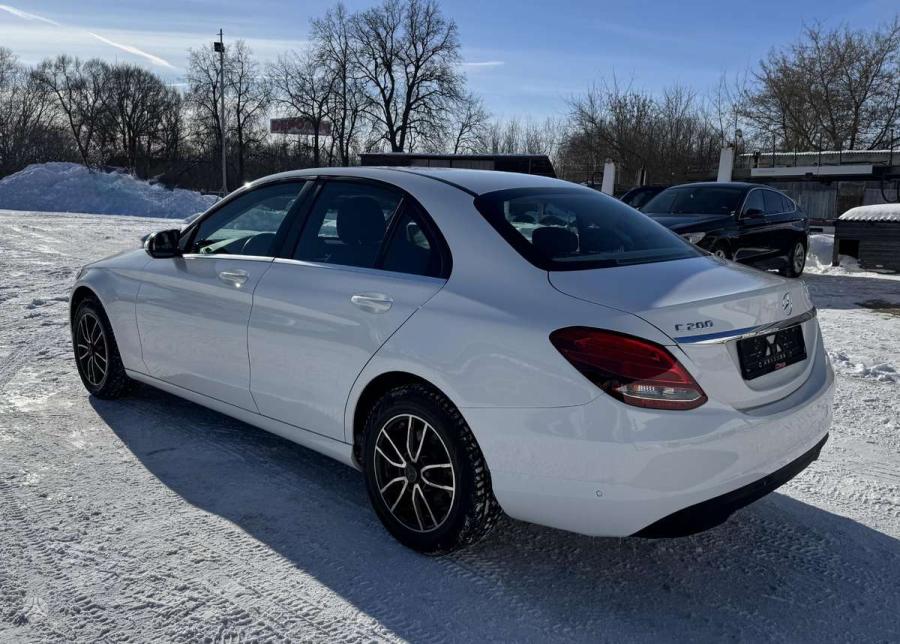 Balts Mercedes-Benz C 200 2015 Panevēža, ar dzinēja tilpumu 1.60 L un nobraukumu 243 tūkst. km par 9400 €, foto 3 vietnē AUTOMOTO.COM.LV