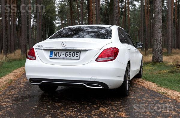 White Mercedes-Benz C 200 2016 in Riga, with an engine capacity of 1.60 L and mileage of 225 thousand km for 10500 €, photo 3 on AUTOMOTO.COM.LV