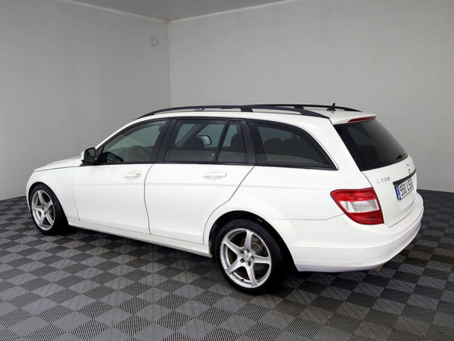 Balts Mercedes-Benz C 200 2008 Tallina, ar dzinēja tilpumu 2.10 L un nobraukumu 367 tūkst. km par 2499 €, foto 5 vietnē AUTOMOTO.COM.LV