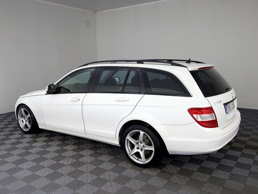 Balts Mercedes-Benz C 200 2008 Tallina, ar dzinēja tilpumu 2.10 L un nobraukumu 367 tūkst. km par 2499 €, foto 13 vietnē AUTOMOTO.COM.LV