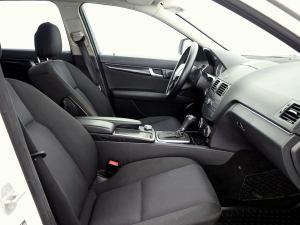 Balts Mercedes-Benz C 200 2008 Tallina, ar dzinēja tilpumu 2.10 L un nobraukumu 367 tūkst. km par 2499 €, foto 15 vietnē AUTOMOTO.COM.LV
