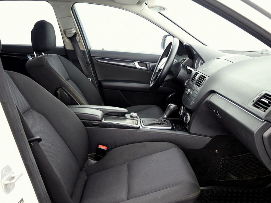 Balts Mercedes-Benz C 200 2008 Tallina, ar dzinēja tilpumu 2.10 L un nobraukumu 367 tūkst. km par 2499 €, foto 15 vietnē AUTOMOTO.COM.LV