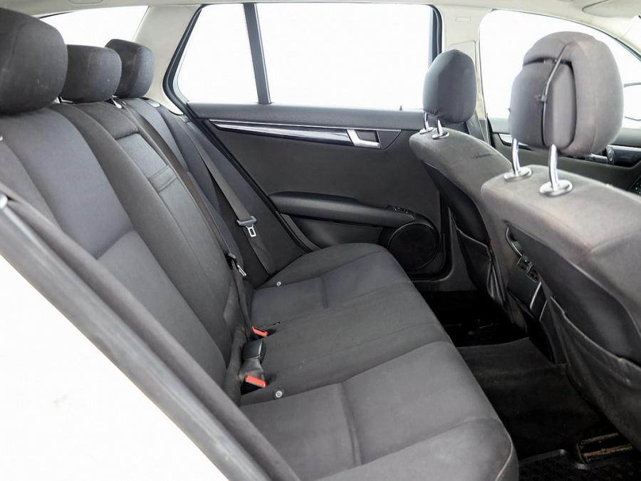 Balts Mercedes-Benz C 200 2008 Tallina, ar dzinēja tilpumu 2.10 L un nobraukumu 367 tūkst. km par 2499 €, foto 16 vietnē AUTOMOTO.COM.LV