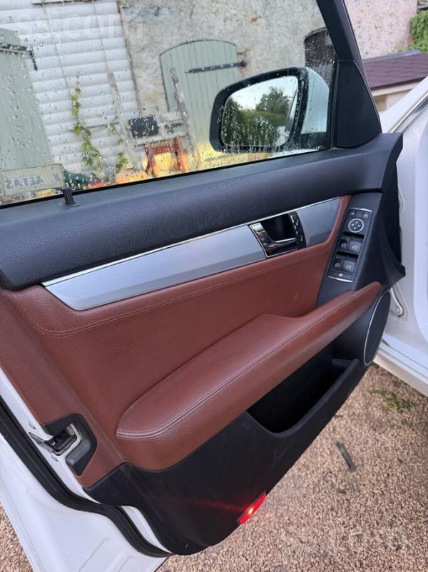 Balts Mercedes-Benz C 200 2008 Aizkraukle, ar dzinēja tilpumu 2.10 L un nobraukumu 420 tūkst. km par 3300 €, foto 7 vietnē AUTOMOTO.COM.LV