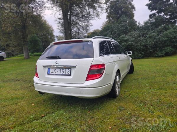 White Mercedes-Benz C 200 2009 in Riga, with an engine capacity of 2.20 L and mileage of 440 thousand km for 5700 €, photo 3 on AUTOMOTO.COM.LV