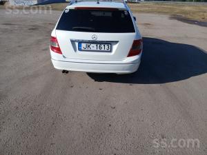 White Mercedes-Benz C 200 2009 in Riga, with an engine capacity of 2.20 L and mileage of 452 thousand km for 4100 €, photo 3 on AUTOMOTO.COM.LV