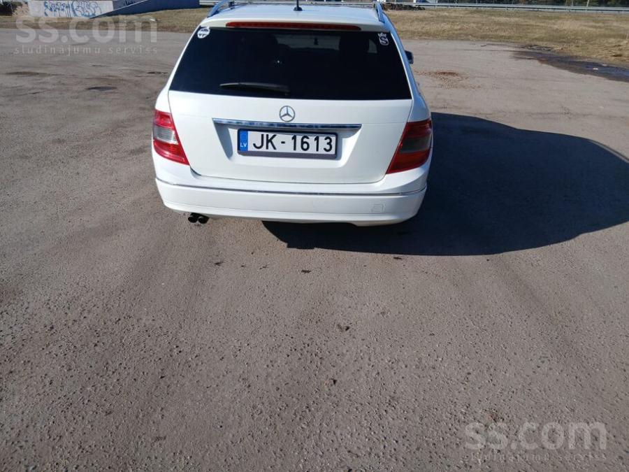 White Mercedes-Benz C 200 2009 in Riga, with an engine capacity of 2.20 L and mileage of 452 thousand km for 4100 €, photo 3 on AUTOMOTO.COM.LV