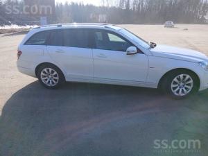White Mercedes-Benz C 200 2009 in Riga, with an engine capacity of 2.20 L and mileage of 452 thousand km for 4100 €, photo 5 on AUTOMOTO.COM.LV