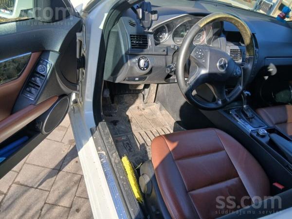 Balts Mercedes-Benz C 200 2009 Rīga, ar dzinēja tilpumu 2.20 L un nobraukumu 452 tūkst. km par 4100 €, foto 5 vietnē AUTOMOTO.COM.LV