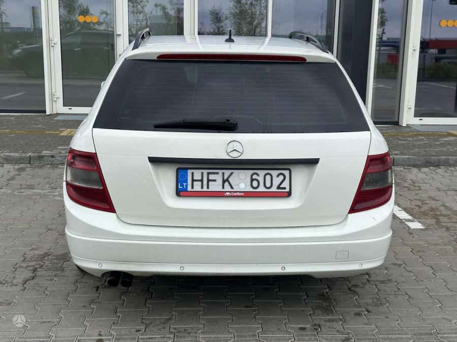 Balts Mercedes-Benz C 200 2010 Viļņa, ar dzinēja tilpumu 2.14 L un nobraukumu 443 tūkst. km par 2600 €, foto 6 vietnē AUTOMOTO.COM.LV