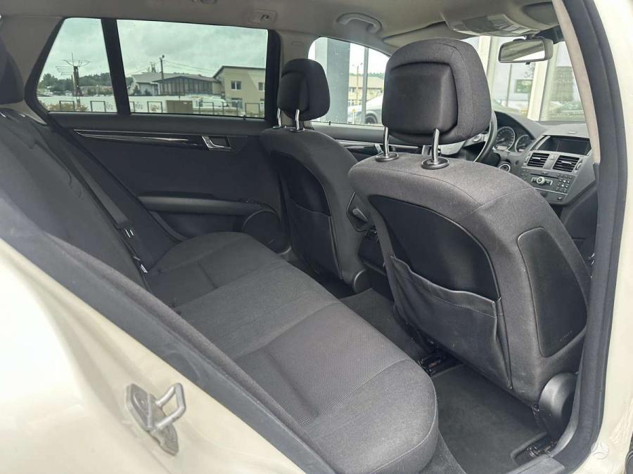 Balts Mercedes-Benz C 200 2010 Viļņa, ar dzinēja tilpumu 2.14 L un nobraukumu 443 tūkst. km par 2600 €, foto 8 vietnē AUTOMOTO.COM.LV