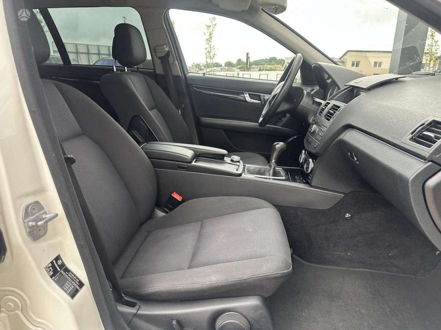 Balts Mercedes-Benz C 200 2010 Viļņa, ar dzinēja tilpumu 2.14 L un nobraukumu 443 tūkst. km par 2600 €, foto 9 vietnē AUTOMOTO.COM.LV