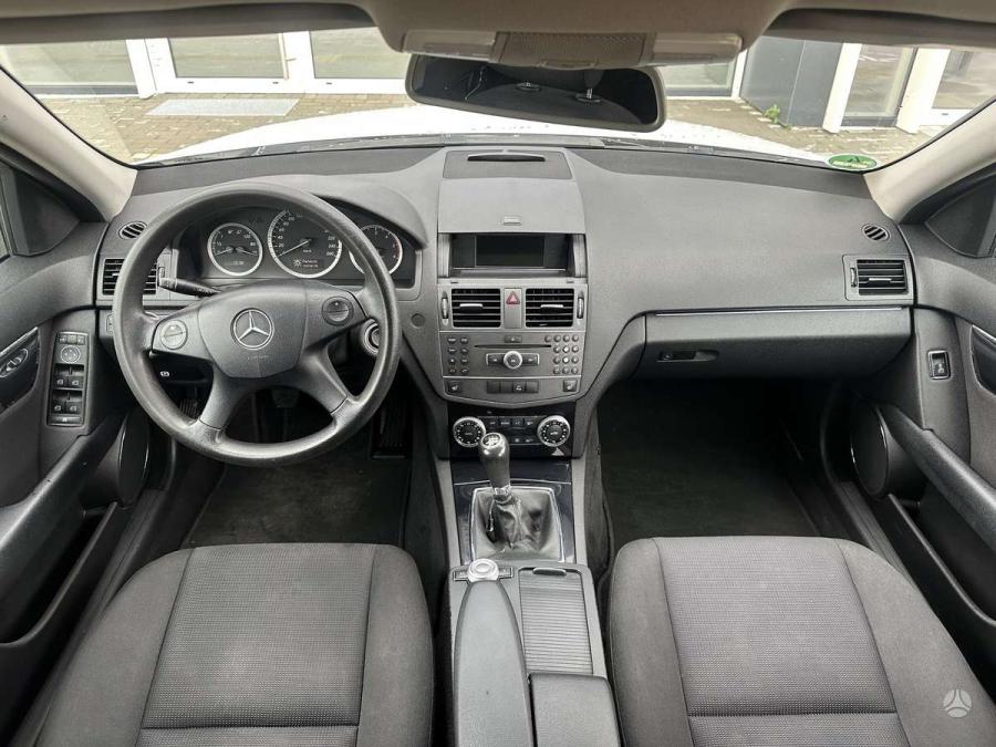 Balts Mercedes-Benz C 200 2010 Viļņa, ar dzinēja tilpumu 2.14 L un nobraukumu 443 tūkst. km par 2600 €, foto 10 vietnē AUTOMOTO.COM.LV