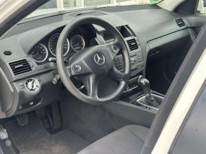 Balts Mercedes-Benz C 200 2010 Viļņa, ar dzinēja tilpumu 2.14 L un nobraukumu 443 tūkst. km par 2600 €, foto 13 vietnē AUTOMOTO.COM.LV