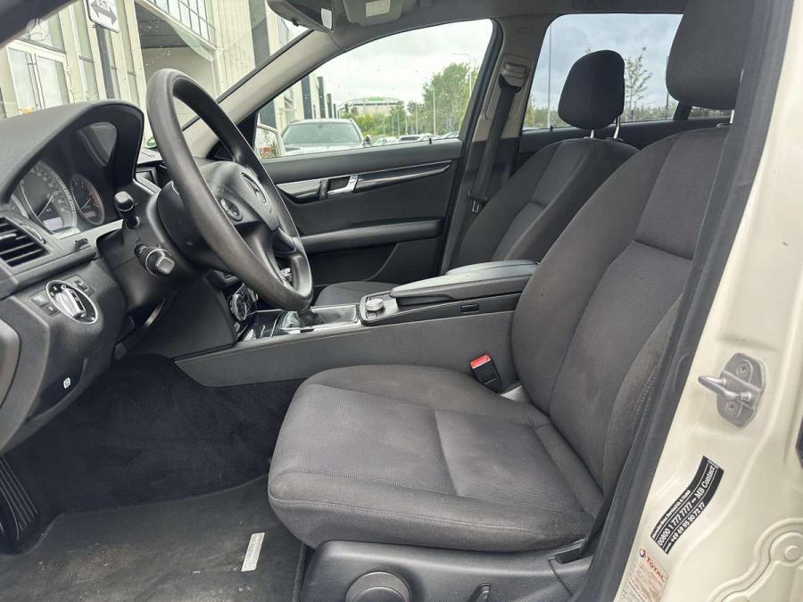 Balts Mercedes-Benz C 200 2010 Viļņa, ar dzinēja tilpumu 2.14 L un nobraukumu 443 tūkst. km par 2600 €, foto 14 vietnē AUTOMOTO.COM.LV