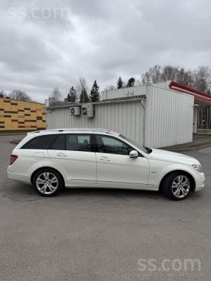 White Mercedes-Benz C 200 2011 in Riga, with an engine capacity of 2.20 L and mileage of 409 thousand km for 4750 €, photo 3 on AUTOMOTO.COM.LV