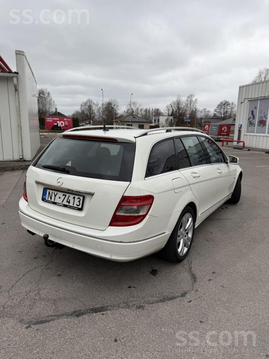 White Mercedes-Benz C 200 2011 in Riga, with an engine capacity of 2.20 L and mileage of 409 thousand km for 4750 €, photo 4 on AUTOMOTO.COM.LV