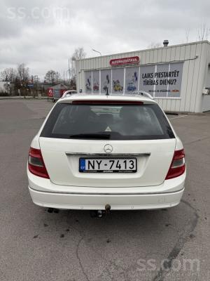 White Mercedes-Benz C 200 2011 in Riga, with an engine capacity of 2.20 L and mileage of 409 thousand km for 4750 €, photo 5 on AUTOMOTO.COM.LV