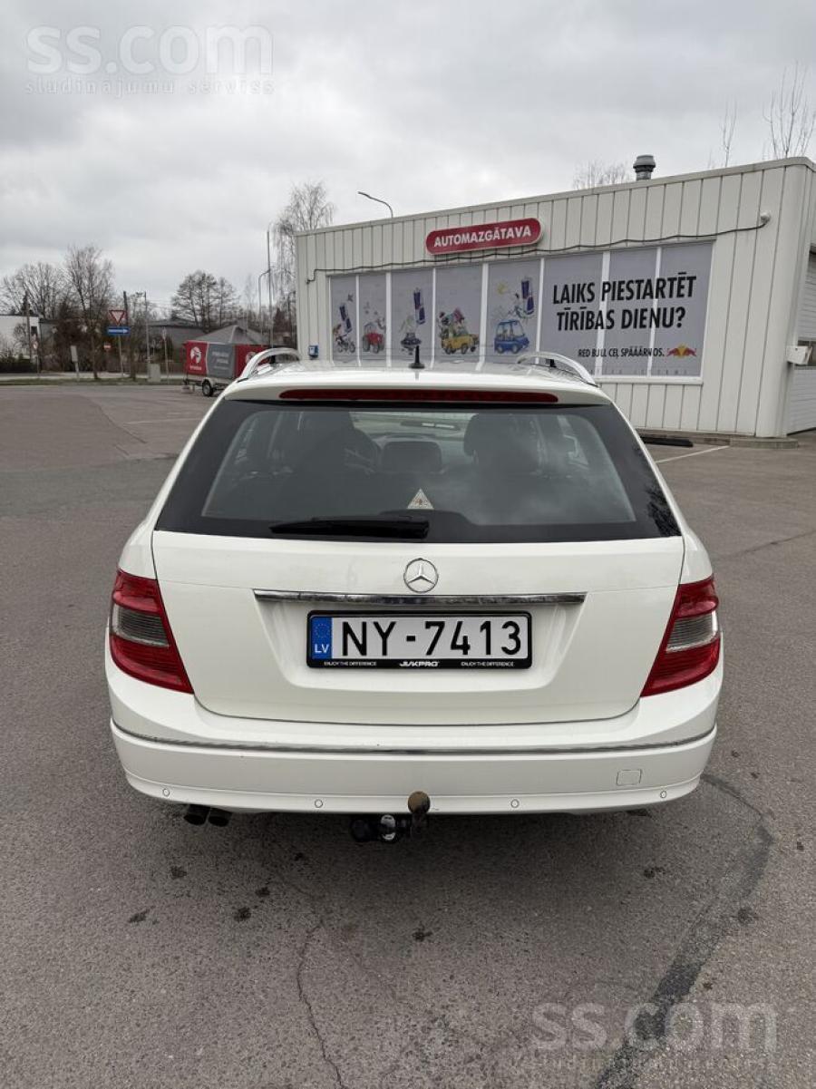 White Mercedes-Benz C 200 2011 in Riga, with an engine capacity of 2.20 L and mileage of 409 thousand km for 4750 €, photo 5 on AUTOMOTO.COM.LV