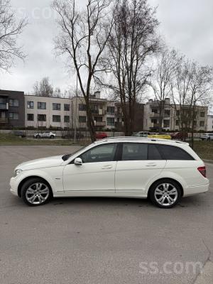 White Mercedes-Benz C 200 2011 in Riga, with an engine capacity of 2.20 L and mileage of 409 thousand km for 4750 €, photo 7 on AUTOMOTO.COM.LV