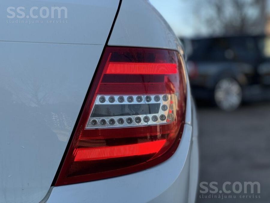 Balts Mercedes-Benz C 200 2011 Valmiera, ar dzinēja tilpumu 2.20 L un nobraukumu 306 tūkst. km par 6700 €, foto 7 vietnē AUTOMOTO.COM.LV