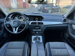 Balts Mercedes-Benz C 200 2011 Valmiera, ar dzinēja tilpumu 2.20 L un nobraukumu 306 tūkst. km par 6700 €, foto 15 vietnē AUTOMOTO.COM.LV