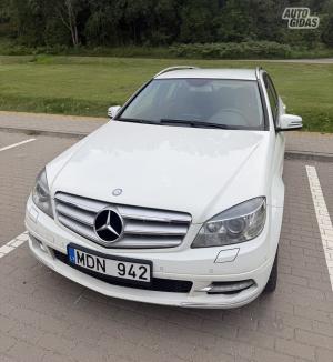Balts Mercedes-Benz C 200 2011 Viļņa, ar dzinēja tilpumu 2.10 L un nobraukumu 373 tūkst. km par 4300 €, foto  vietnē AUTOMOTO.COM.LV