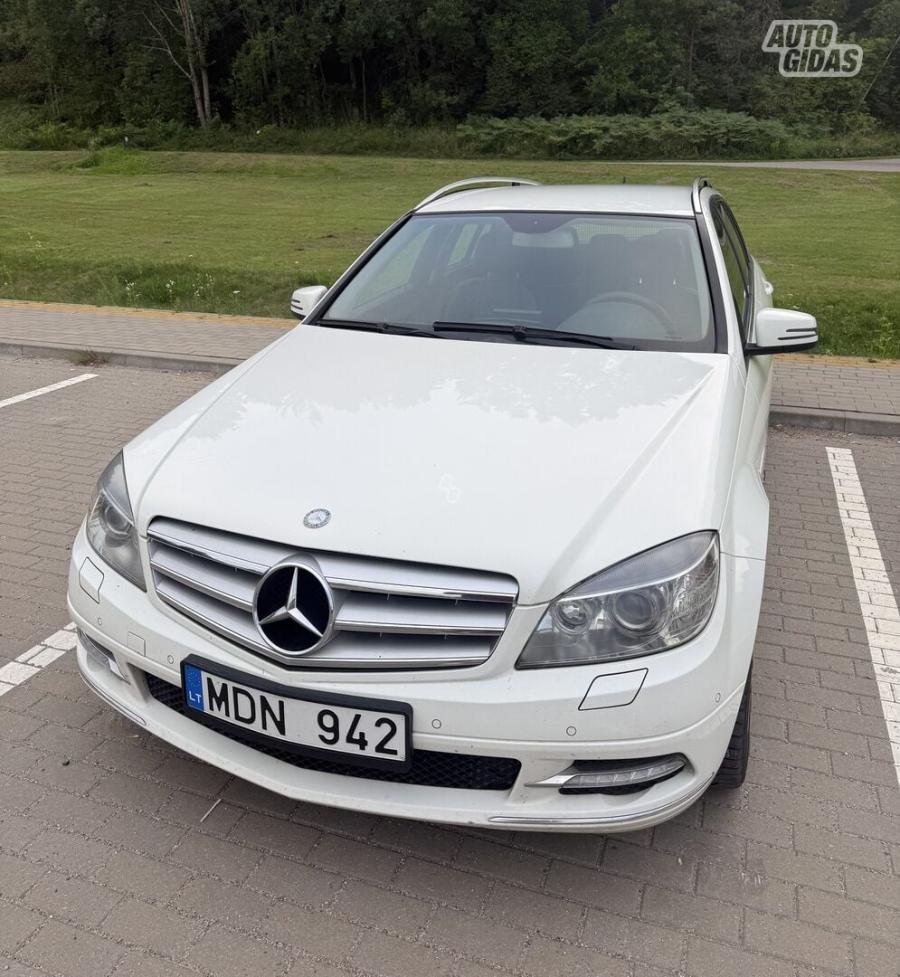 Balts Mercedes-Benz C 200 2011 Viļņa, ar dzinēja tilpumu 2.10 L un nobraukumu 373 tūkst. km par 4300 €, foto 1 vietnē AUTOMOTO.COM.LV