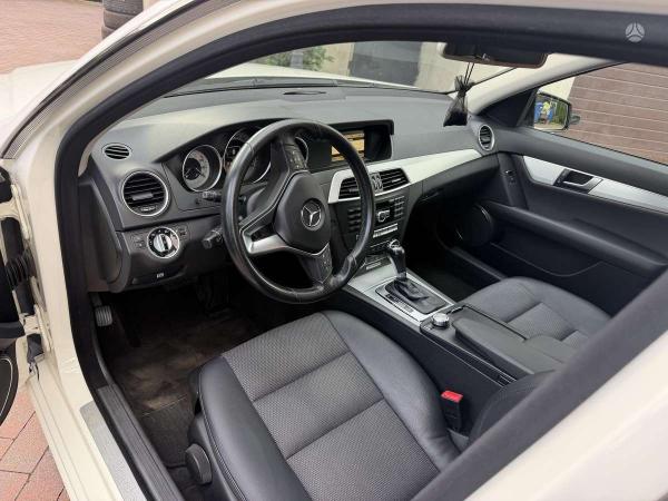 Balts Mercedes-Benz C 200 2012 Kelmė, ar dzinēja tilpumu 2.10 L un nobraukumu 258 tūkst. km par 5499 €, foto 8 vietnē AUTOMOTO.COM.LV