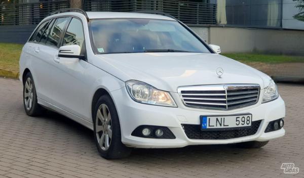 Balts Mercedes-Benz C 200 2014 Viļņa, ar dzinēja tilpumu 2.10 L un nobraukumu 300 tūkst. km par 3800 €, foto 4 vietnē AUTOMOTO.COM.LV