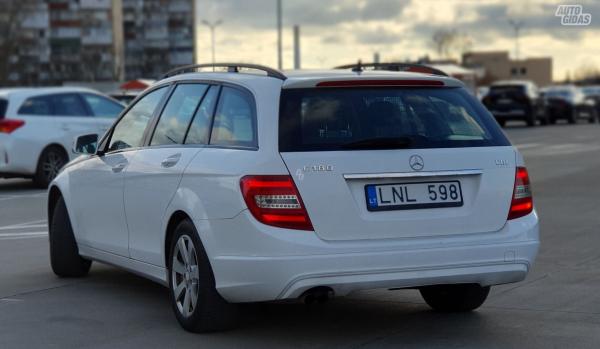 Balts Mercedes-Benz C 200 2014 Viļņa, ar dzinēja tilpumu 2.10 L un nobraukumu 300 tūkst. km par 3600 €, foto 2 vietnē AUTOMOTO.COM.LV