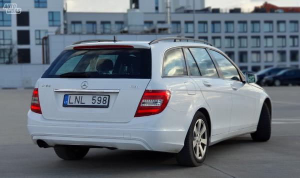 Balts Mercedes-Benz C 200 2014 Viļņa, ar dzinēja tilpumu 2.10 L un nobraukumu 300 tūkst. km par 3600 €, foto 3 vietnē AUTOMOTO.COM.LV