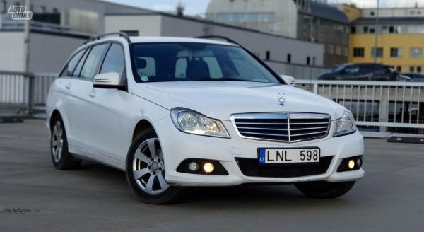 Balts Mercedes-Benz C 200 2014 Viļņa, ar dzinēja tilpumu 2.10 L un nobraukumu 300 tūkst. km par 3600 €, foto 4 vietnē AUTOMOTO.COM.LV